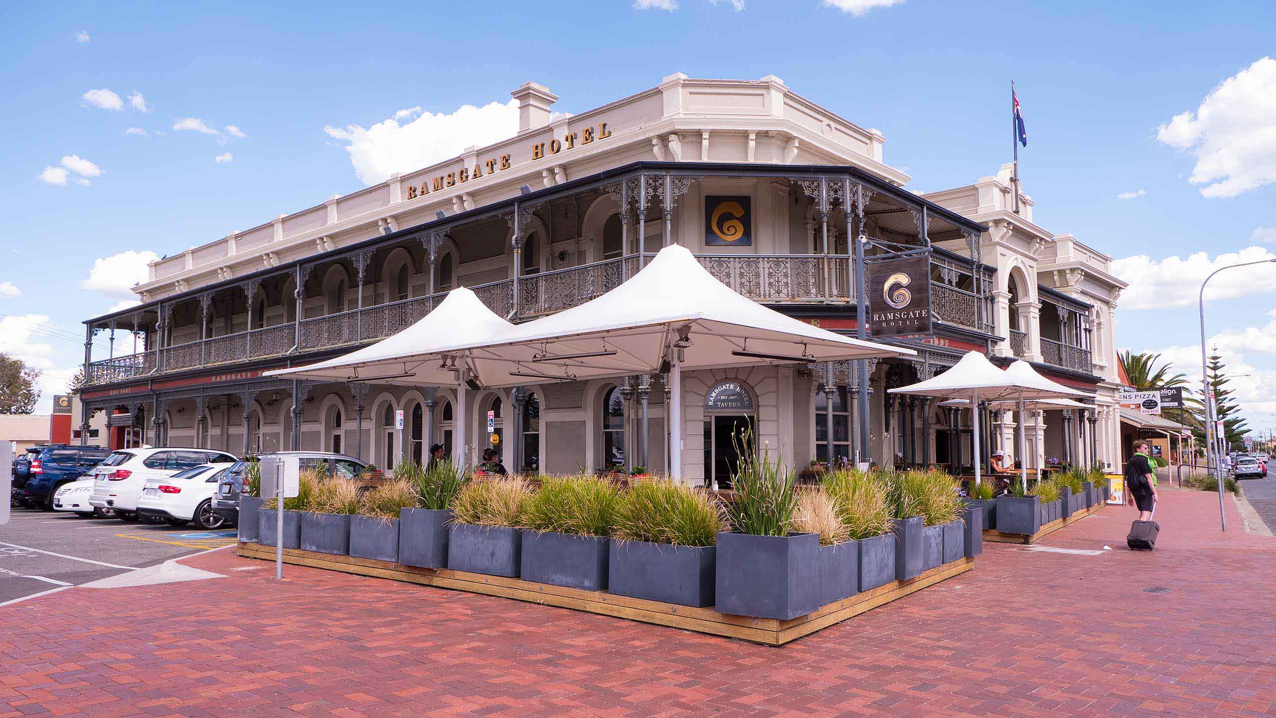 Bars & Pubs - Local Beers, Ales, & Wines | Adelaide Beaches